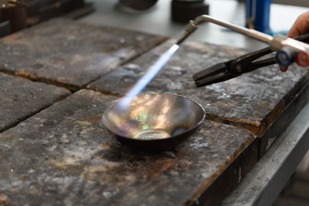 Metallfärben durch Anlassen | Material-Archiv